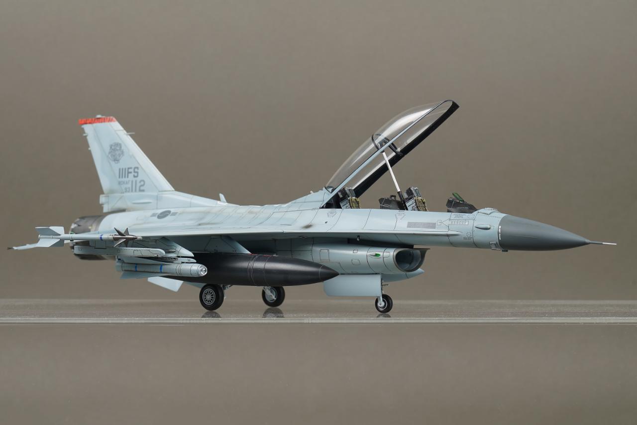 ROKAF KF-16D 111SQ [HASEGAWA 1/48]