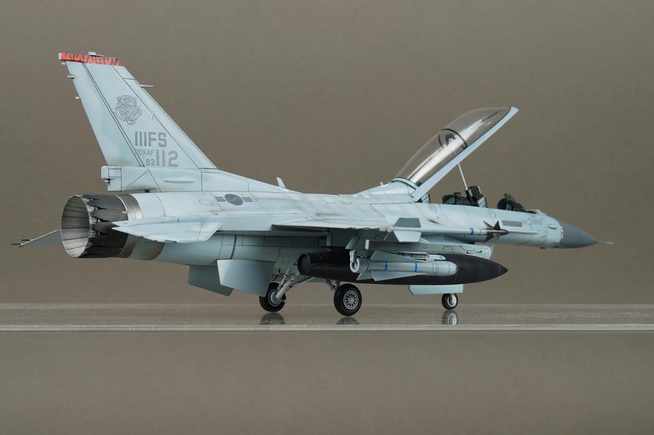 ROKAF KF-16D 111SQ [HASEGAWA 1/48]