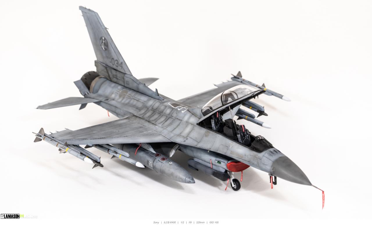 MMZ - KF-16DU Fighting Falcon, 1/48 Academy