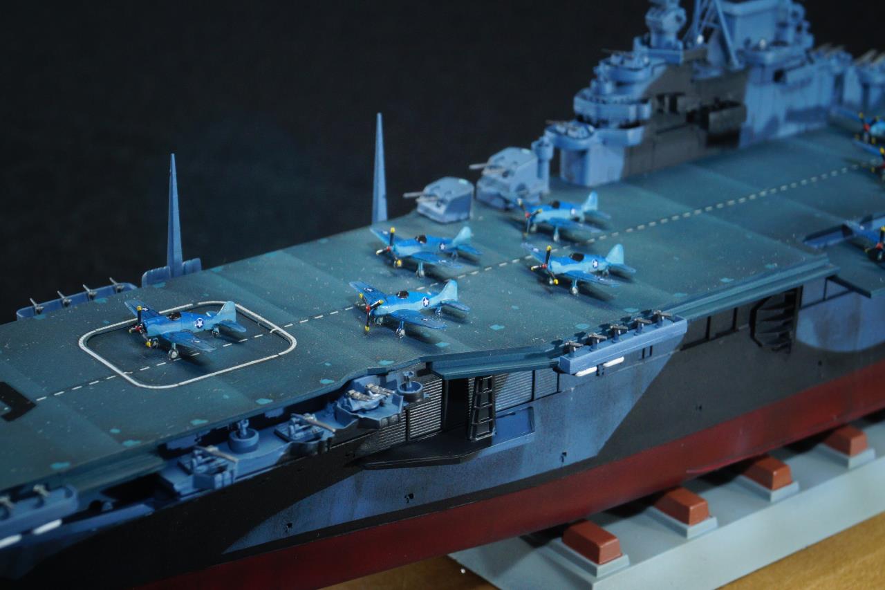 MMZ - 1/700 USS ESSEX CV-9
