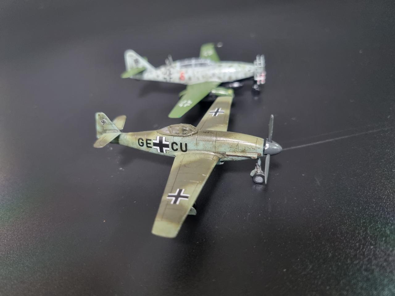 1/144 Me-262 & Bf-309