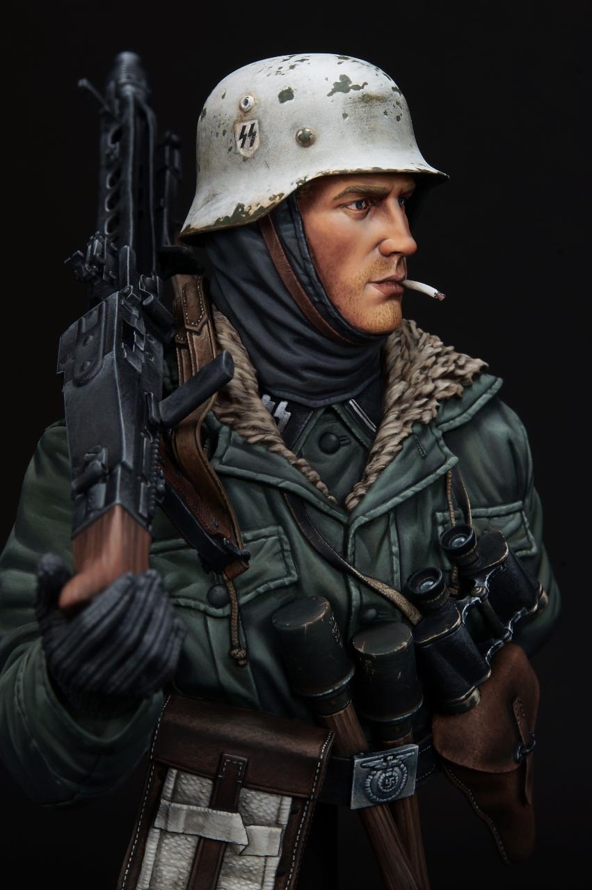MMZ - MG42 Gunner, Totenkopf Division, Kharkov 1943 (lifeminiatures 1/10)