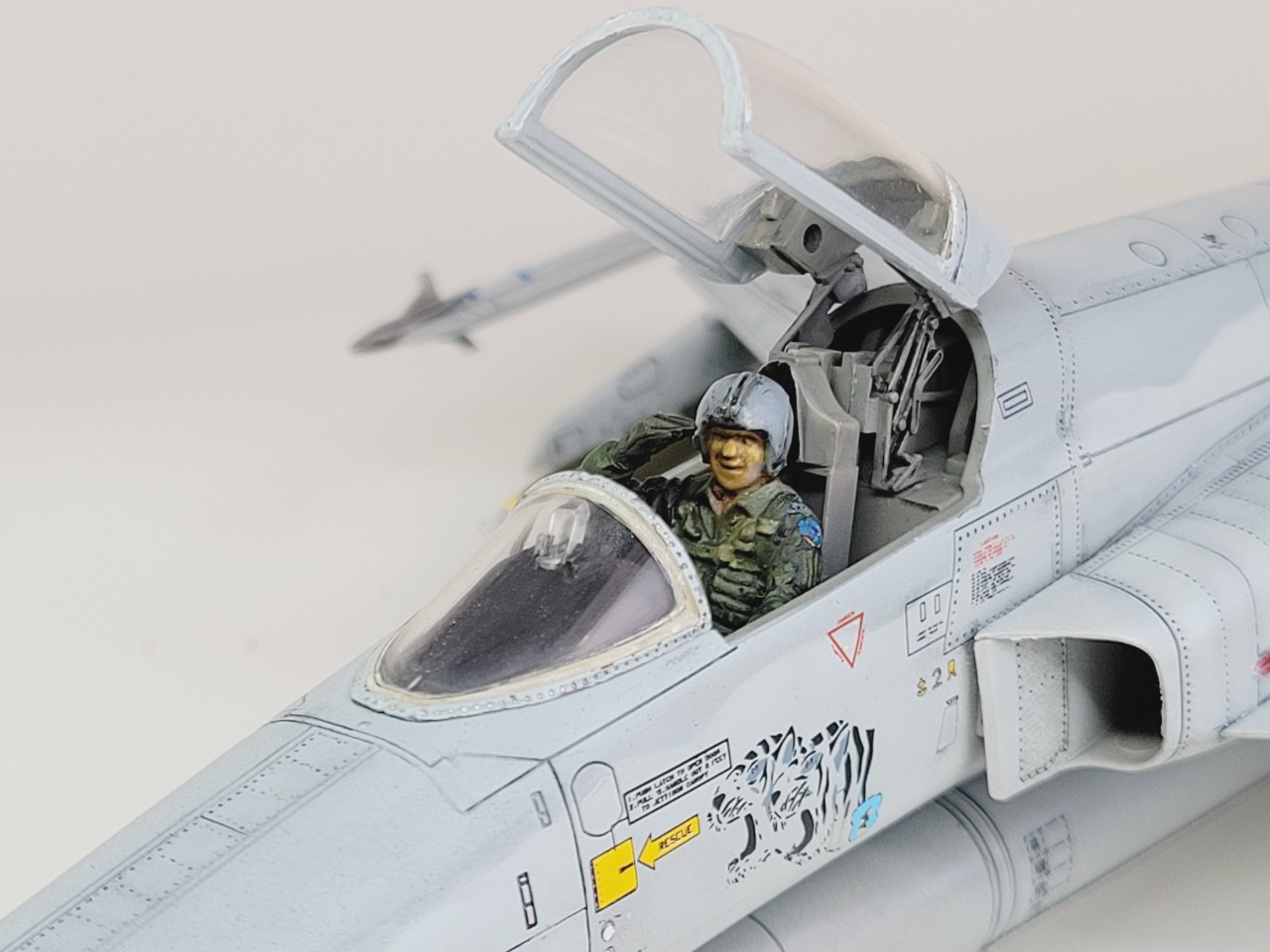 MMZ - KF-5E 제공호 Academy 1/48