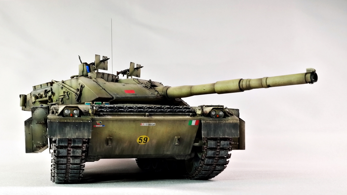 Italian C1 Ariete MBT with uparmored