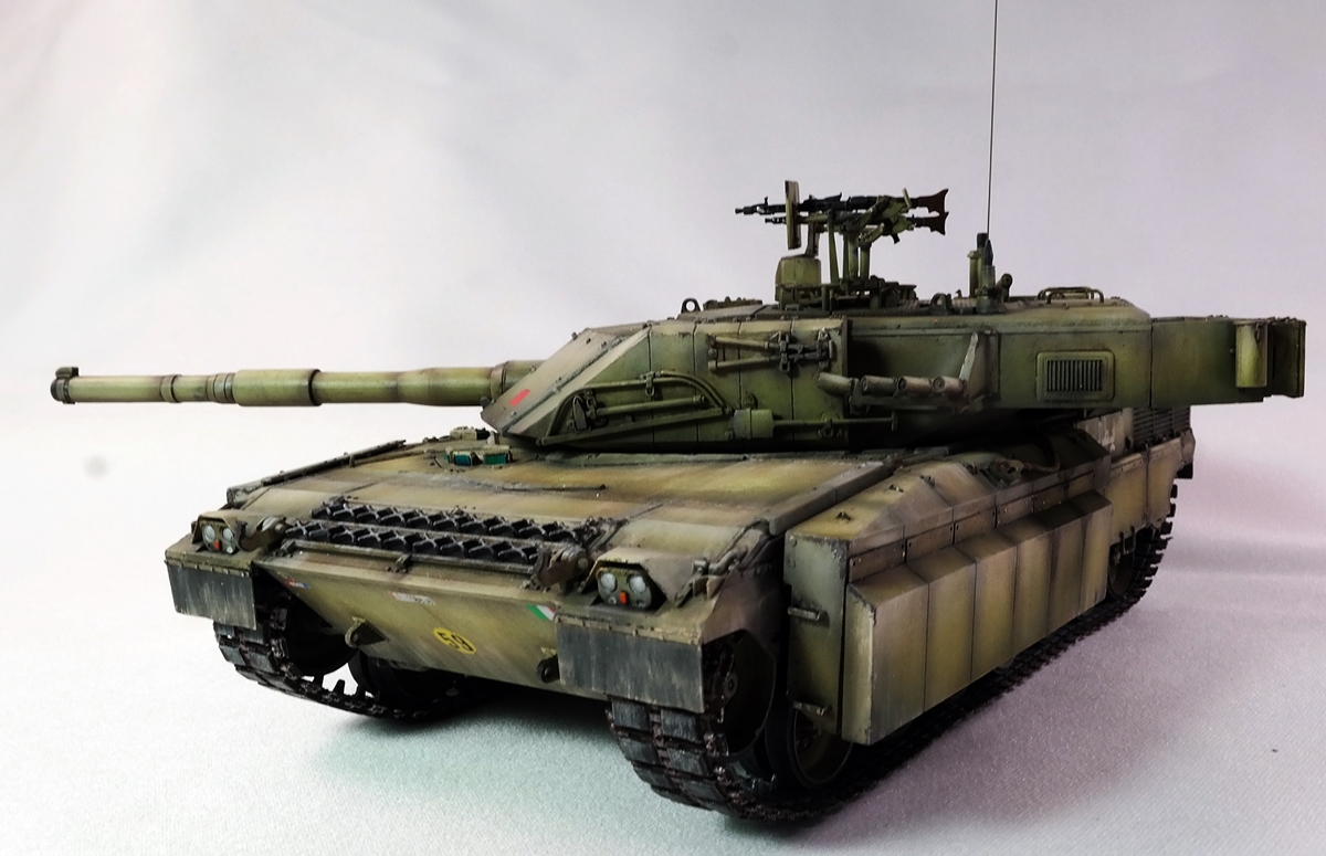 Italian C1 Ariete MBT with uparmored