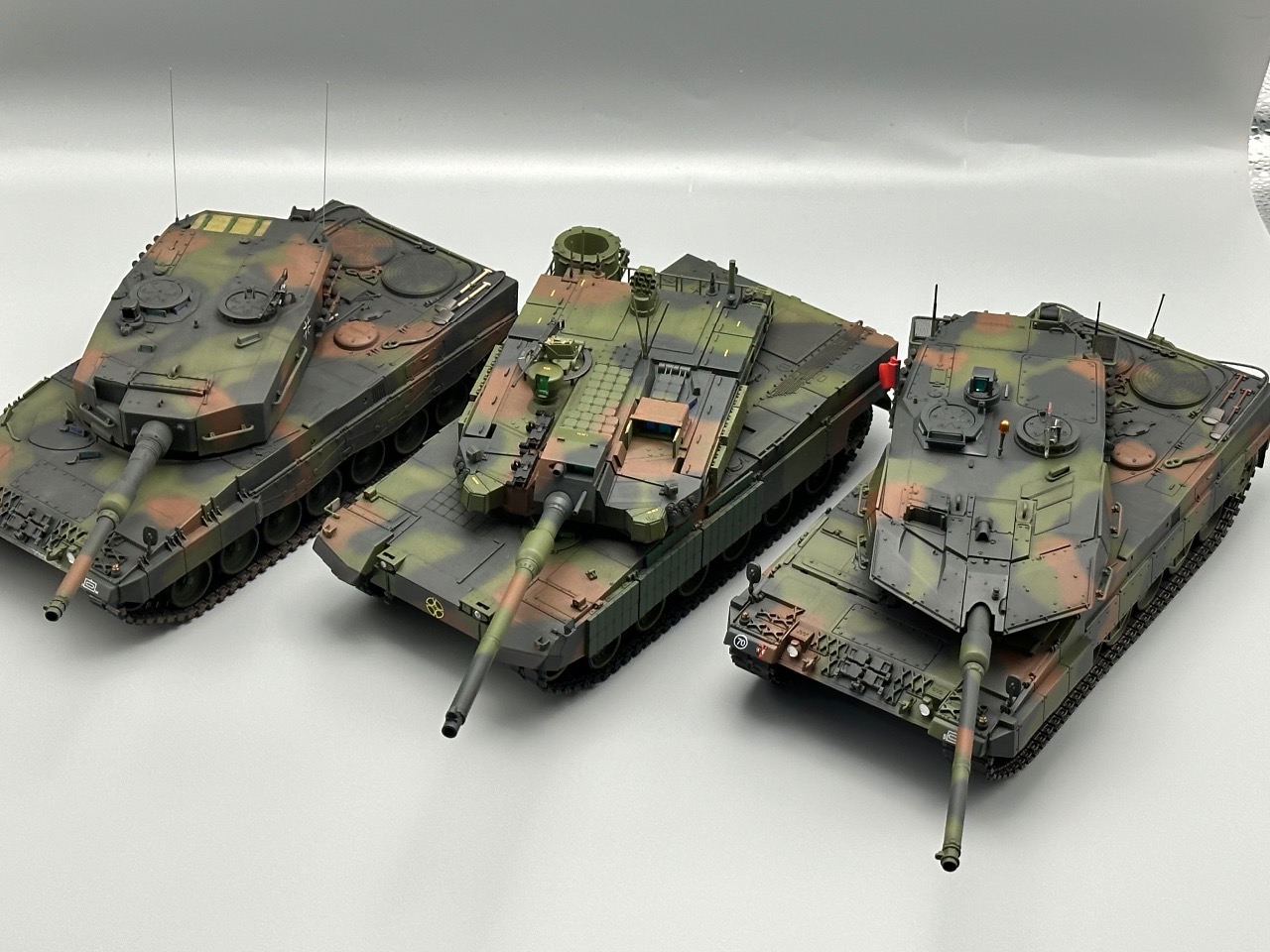 1/35 German MBT Leopard 2A4-academy.