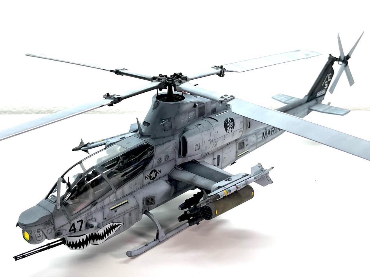 1/35 Academy AH-1Z Viper